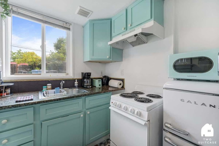 Garden Oasis Cozy Home Near Bart Shop With Parking - El Cerrito, CA