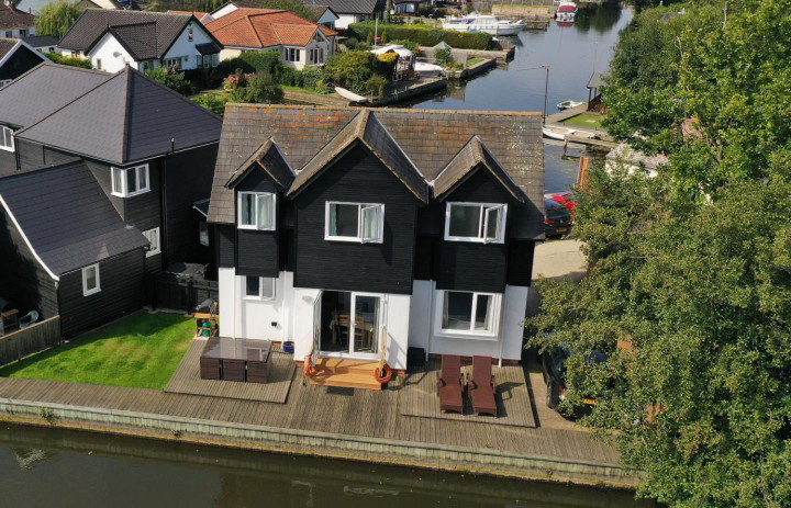 Bure Banks In The Heart Of Wroxham - Wroxham
