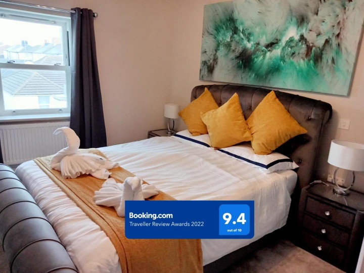 Glorious Duplex Holiday Apartment By The Sea - Bognor Regis