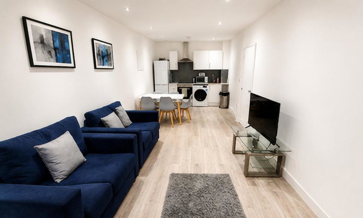 Luxury 1br Serviced Apt 02 With Wifi Myrent2rent - Corby