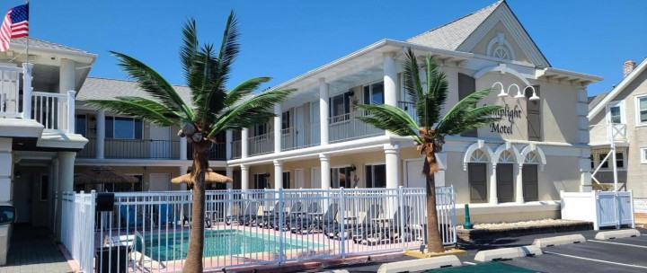 The Lamplight Inn - Lavallette, NJ