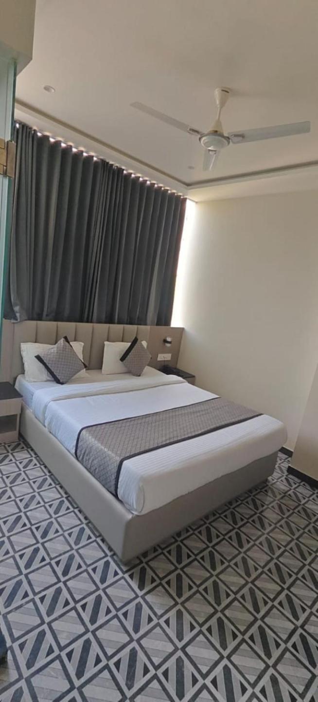 Hotel Trawika - Ahmedabad