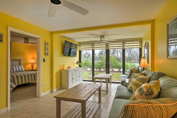 Cheery Condo With Pool Access: 3 Miles To Beach! - Sanibel Island, FL
