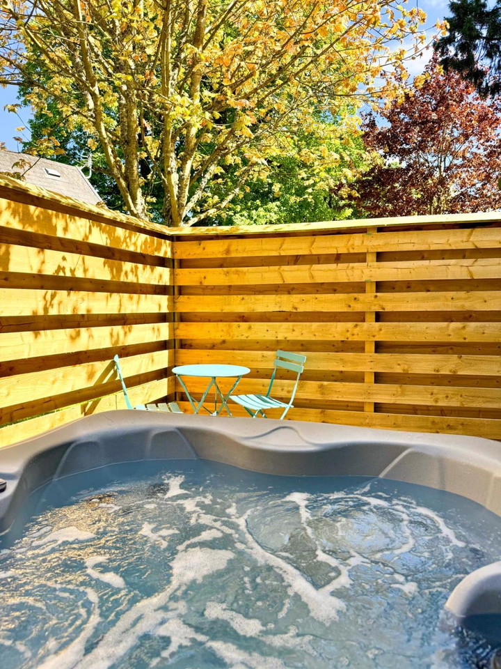 Lugh 9 - Hot Tub-perth-pets-luxury-hunting Tower - Perth