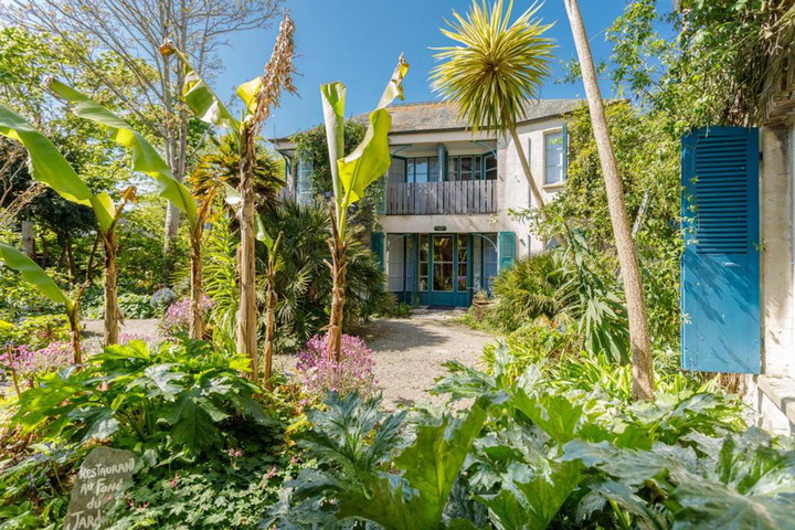 Logis Hotel Les Fuchsias - Saint-Vaast-la-Hougue