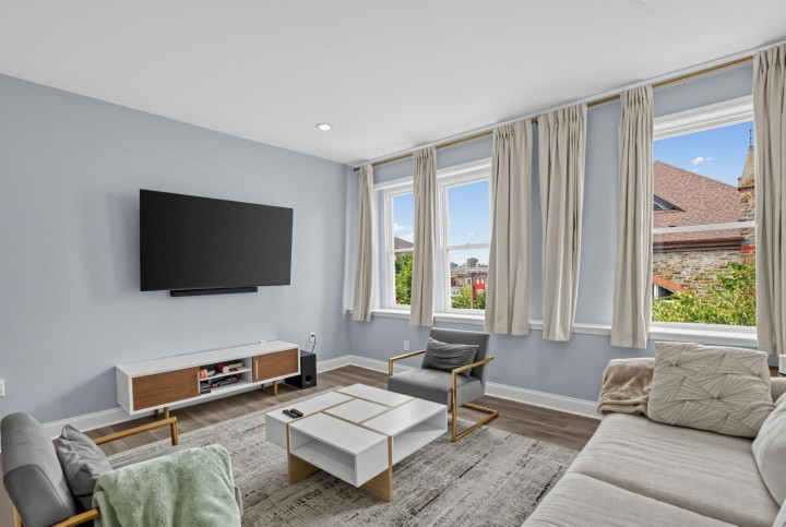 Expansive Urban Canvas In Baltimore Apts - Baltimore, MD
