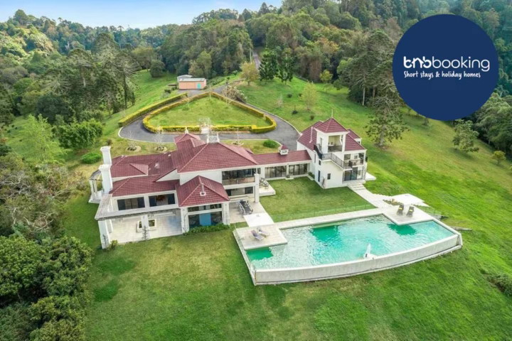 Maleny Chateau Pool Country Experience, Creek, Gym - Maleny