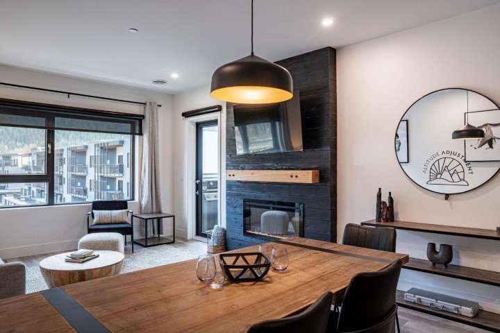 Altitude Adjustment By Revelstoke Vacations - Revelstoke