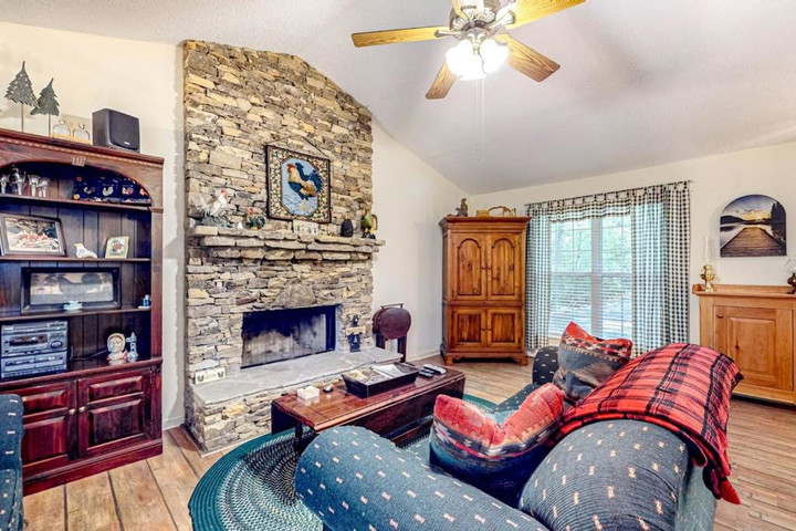 Holly Forest Hideaway - Lake Jocassee