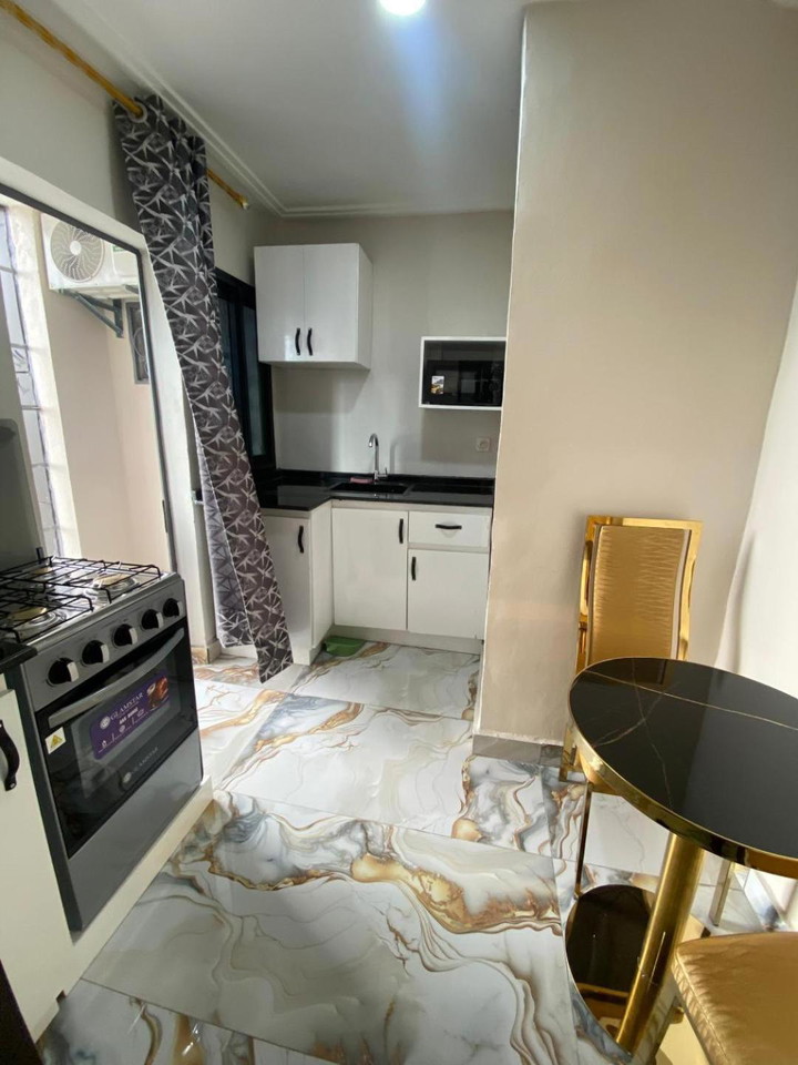 Chambre Climatisé Au Goudron à Yaoundé Nsimeyong 100m Du Collège Vogt,50m Super Marché Dovv, Wifi Haut Débit Gratuit R&b 32 - Yaounde