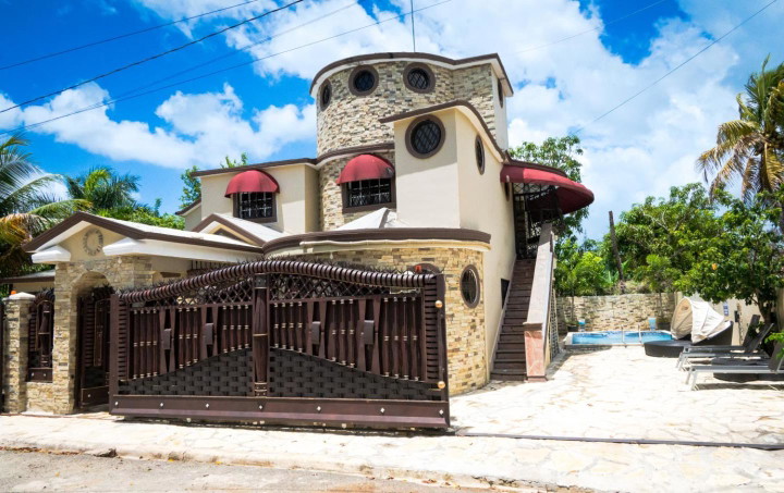 Villa Lujosa Con Piscina Bayaguana - Dominican Republic