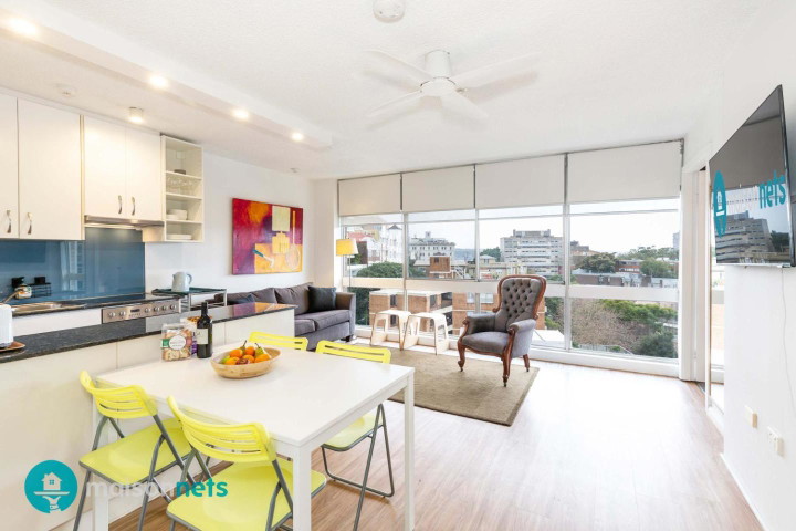 Light Filled 1br Retreat With Car Park & Pool - North Sydney