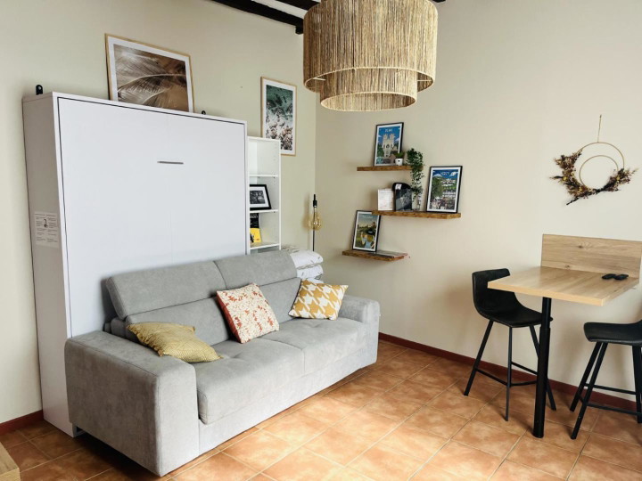 Logement, Plein Centre Du Village De Verzy - Marne