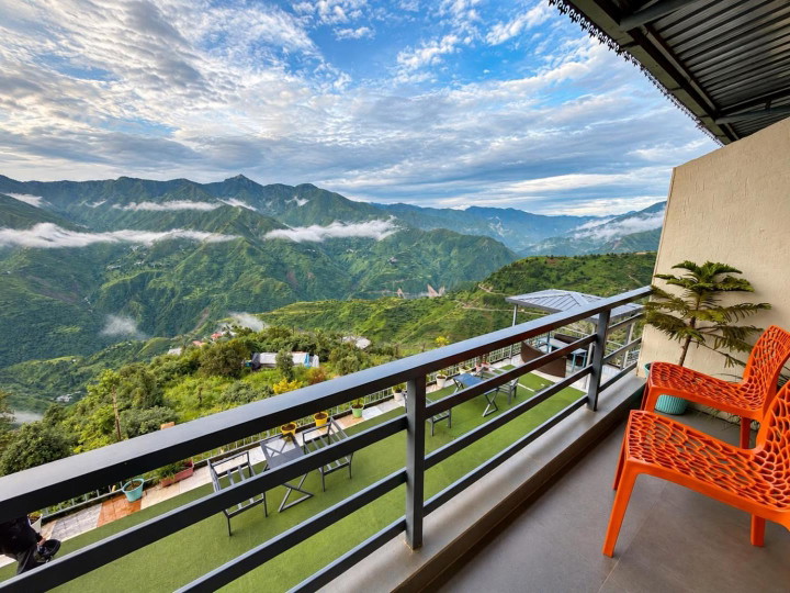 Living On The Edge Mussoorie A Luxury Stay With Rooftop Cafe - Mussoorie