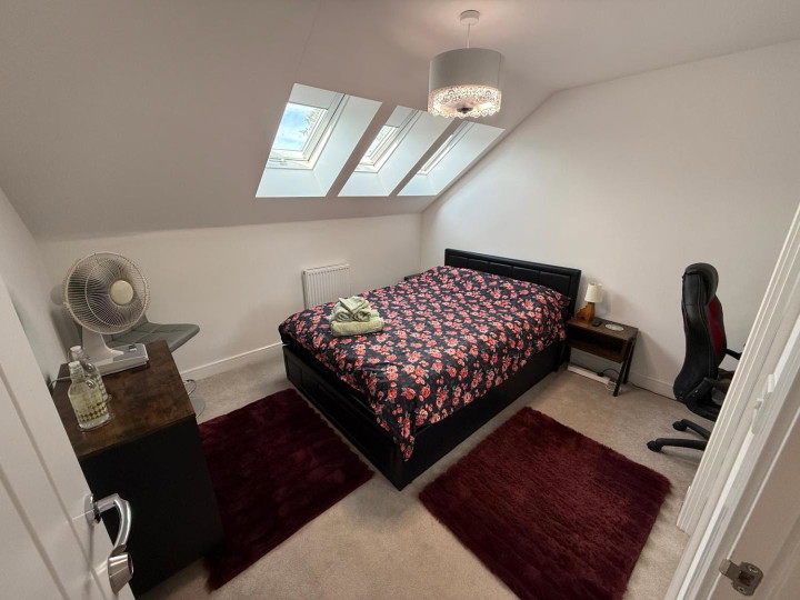 The Trinity 1- Double Room, Private Bathroom, M40, Heathrow Access, Free Parking - Marlow, UK