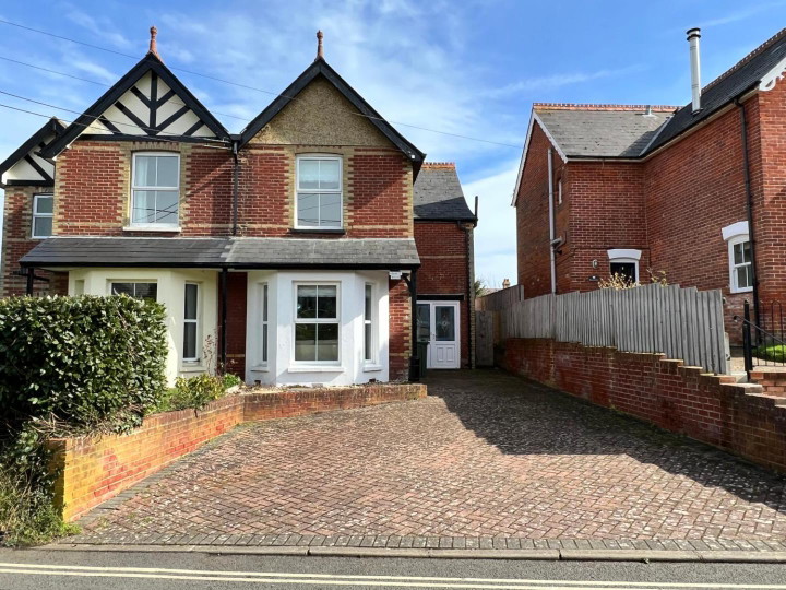 Redbutt House, Freshwater, 3 Bedrooms, Wifi, Garden - Hampshire