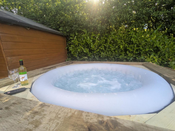 Peaceful Large King Room L 55inch Tv L Hot Tub - Bolton