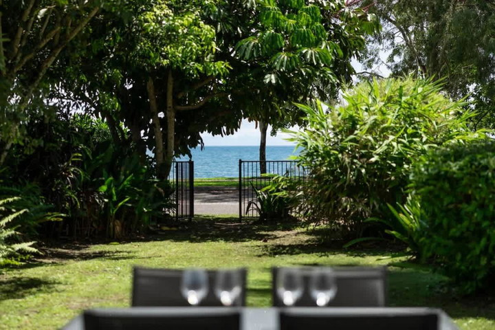 Sea Heaven - Beachfront Getaway On The Esplanade - Cairns