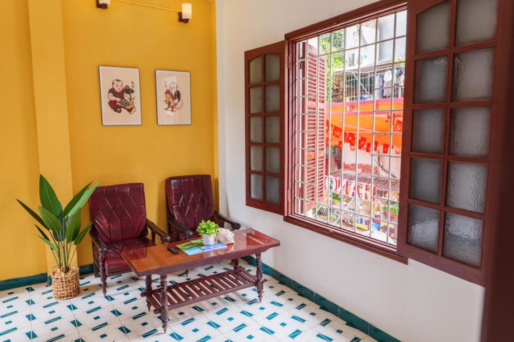 4br Vietnamese House- Trainstreet View - Food Street - Hanoi