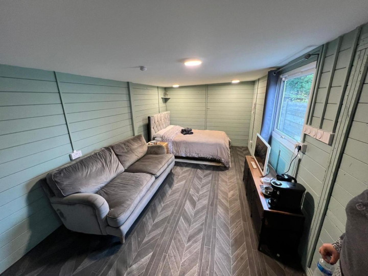 Cozy Cabin Independent Ensuite - England