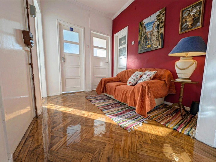 Charming D'ourique 3-bedroom Apartment With Private Balcony In Central Campo De Ourique, Lisbon - Lisbon
