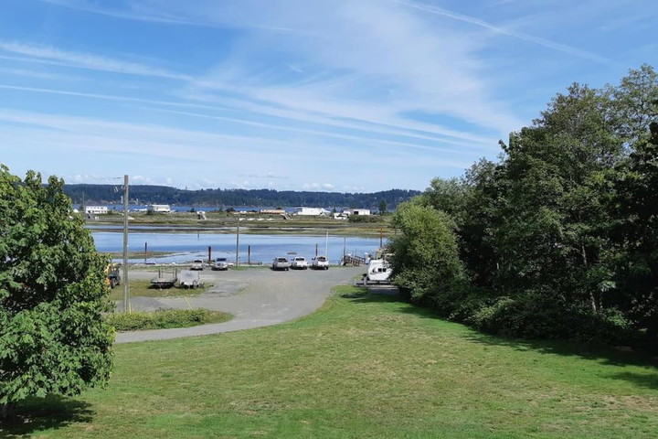 Charming Hidden Gem- Ocean View And Marina - Campbell River