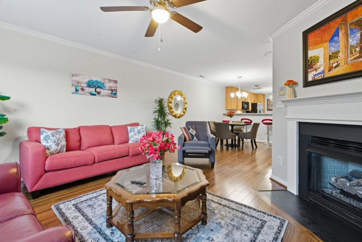 Entire Home In Prime Raleigh With Community Pool, Dog Park And Golf Course - Durham, NC