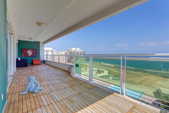 Seafront Apartment In Sliema With Pool, Upmarket Complex - Valletta