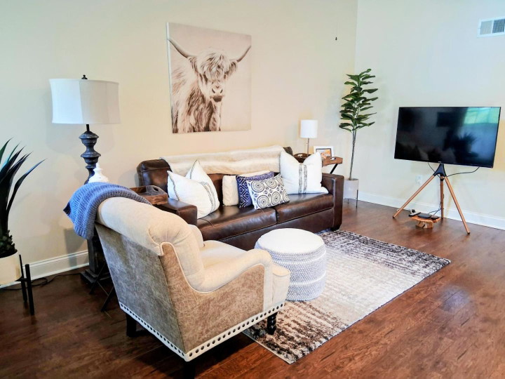 Spacious Townhouse, Central Location, Deluxe Guest Suite - Morgantown, WV