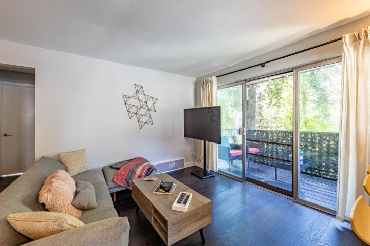 Tree-lined Serenity Condo In Forest Park, Near Train & Madison St - Elmhurst, IL