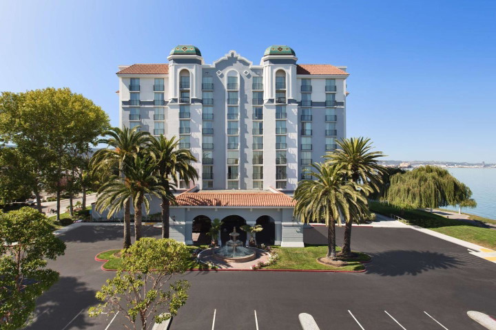 Embassy Suites San Francisco Airport Waterfront - San Mateo, CA