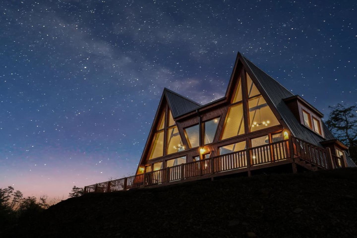 Lakeside A-frame X2 Pickleball Hot Tub Sauna - Sevierville, TN