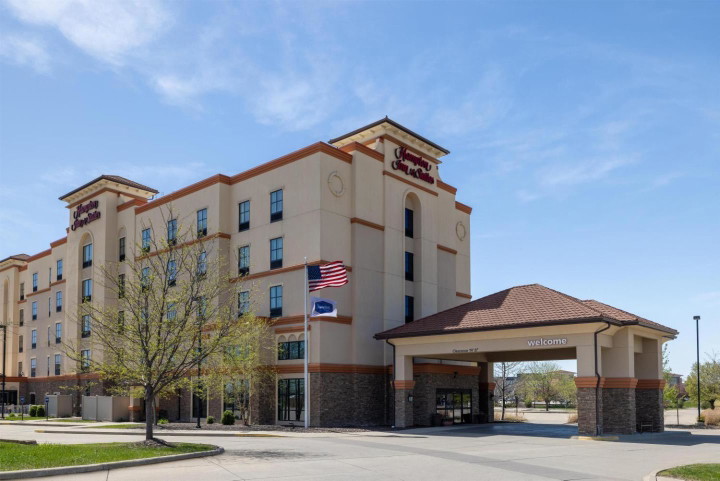 Hampton Inn & Suites West Des Moines Mill Civic - West Des Moines, IA