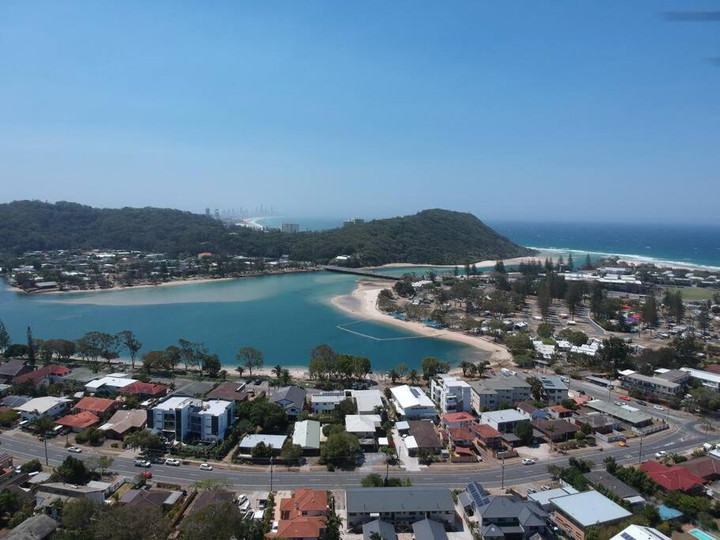 Modern Palm Beach Getaway To Suit Whole Family - Gold Coast