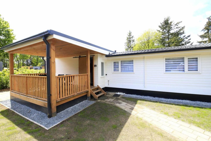 Zeer Ruim 6-persoons Vakantiehuis Met Overdekte Veranda - Epe