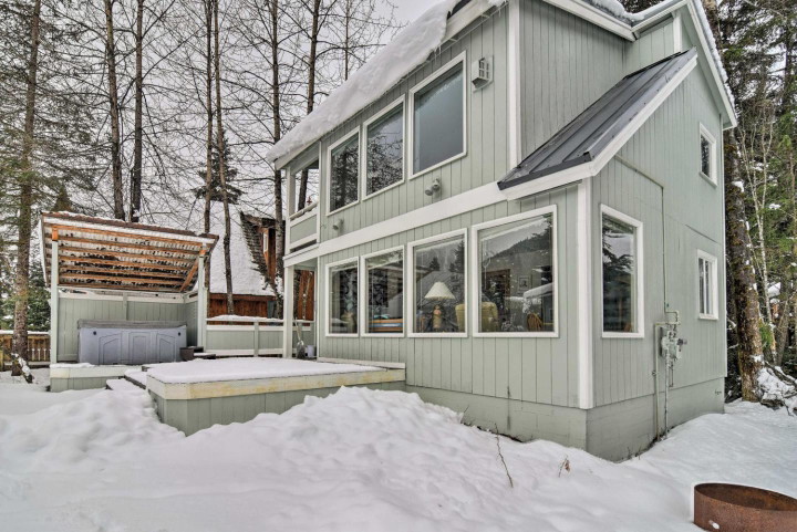 Cabin W/ Hot Tub & Views: 1 Mile To Alyeska Resort - Girdwood, AK