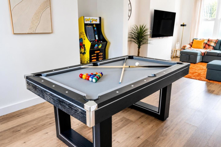Central 5br Sleeps 14 - Free Parking & Games Room - Cardiff