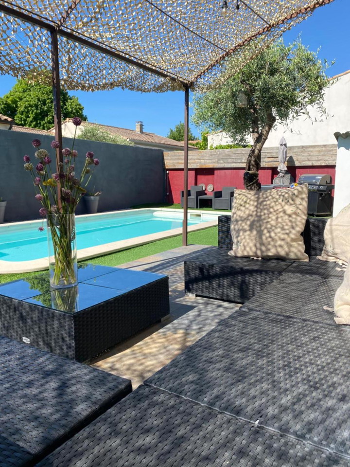 Villa Avec Piscine Et Jardin Privés, Hébergement Cosy Avec Clim - Bellegarde