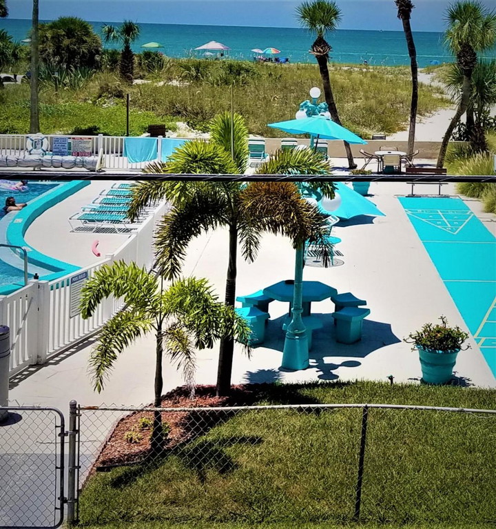 Johns Pass Beach Motel - Treasure Island Beach - Saint Pete Beach, FL