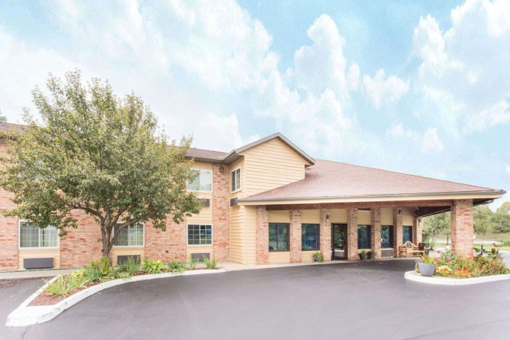Baymont By Wyndham Muskegon - Muskegon, MI