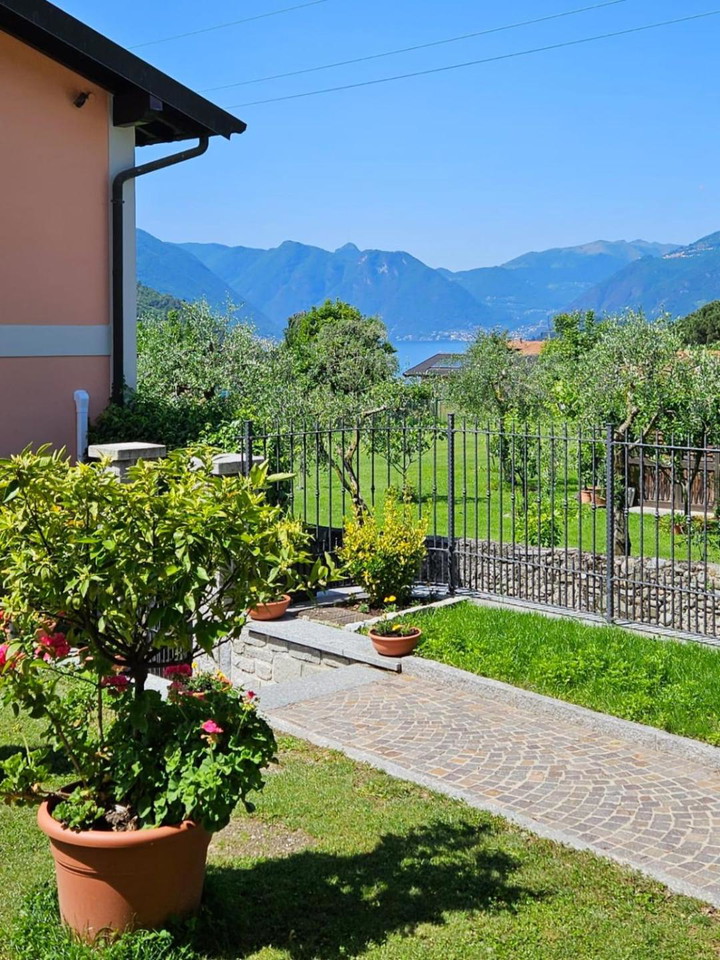Apartment With Garden And Parking - Varenna