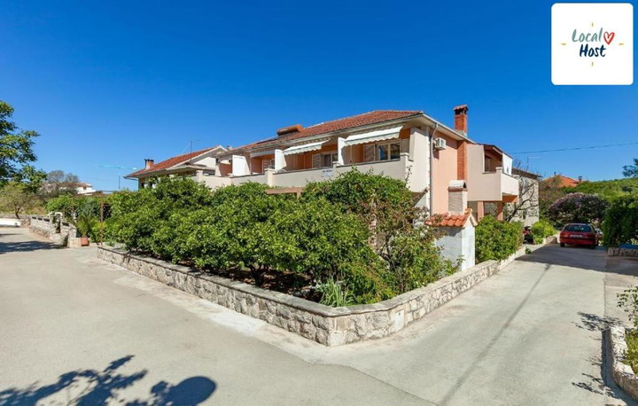 Apartments And Rooms Dobrila - Jelsa
