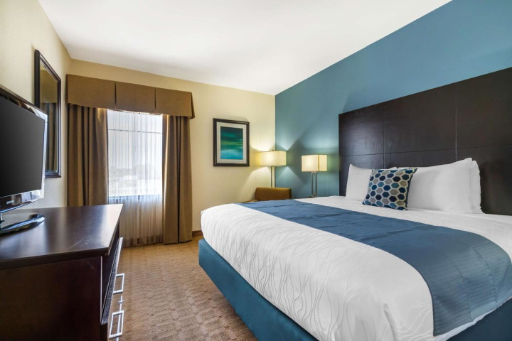 Best Western Plus Lytle Inn And Suites - San Antonio
