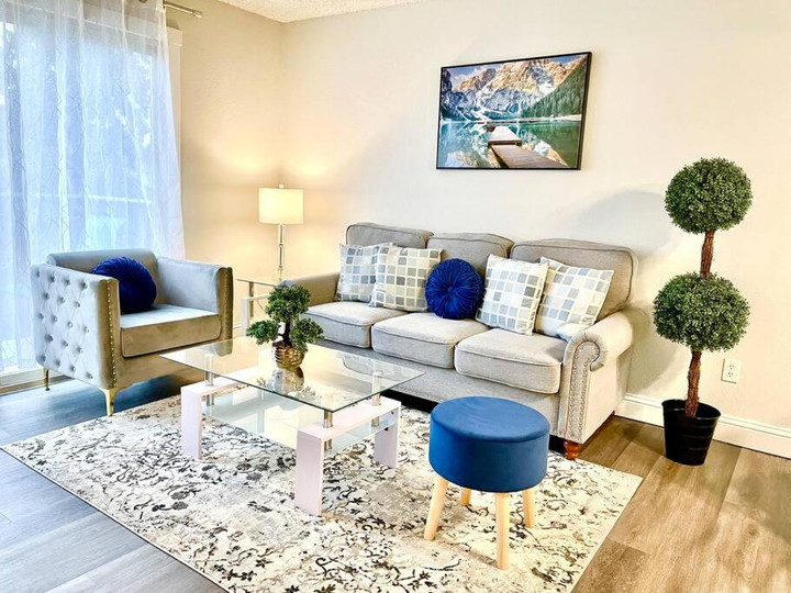 Casa Bella Homes - Top Floor 2-br 1 Bath Condo, Centrally Located - Tacoma, WA