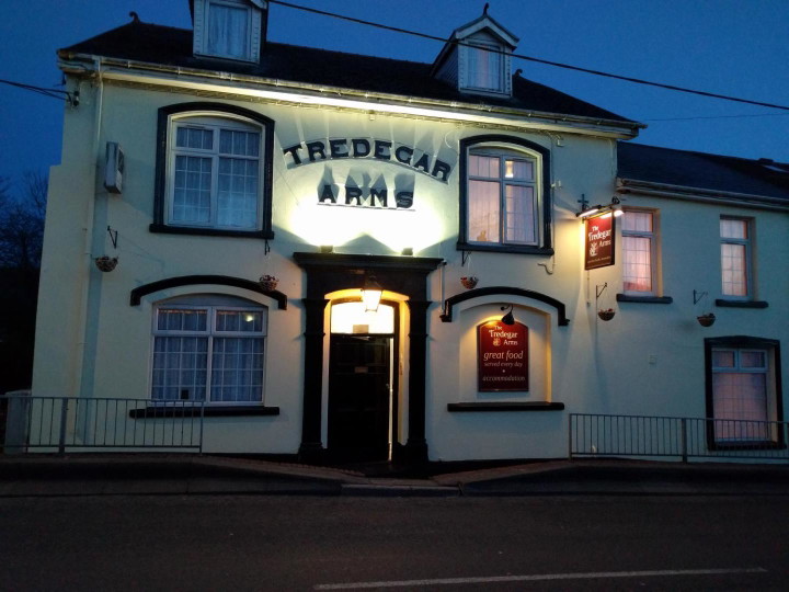 Tredegar Arms Budget Guesthouse For Walkers/cyclists/contractors/traveler - Merthyr Tydfil