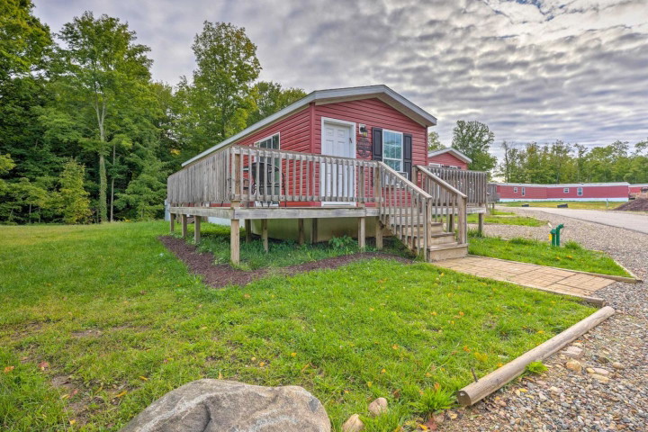 Cassopolis Cabin, Little Fish Lake On-site! - Michigan