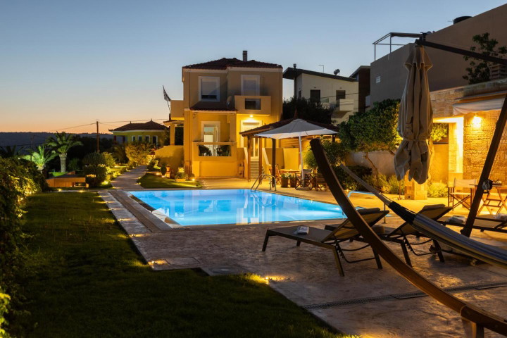 Chios Seafront Luxury Villa With Pool - Хиос