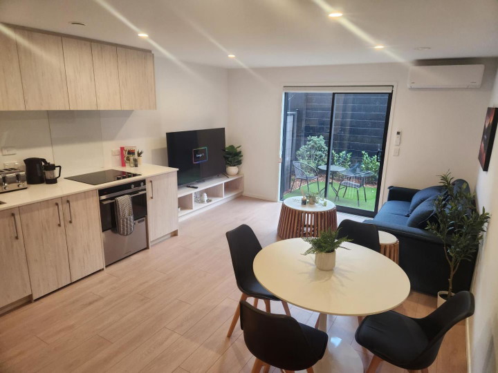 Central, Sleeps 4, Spa & Sauna - West Coast
