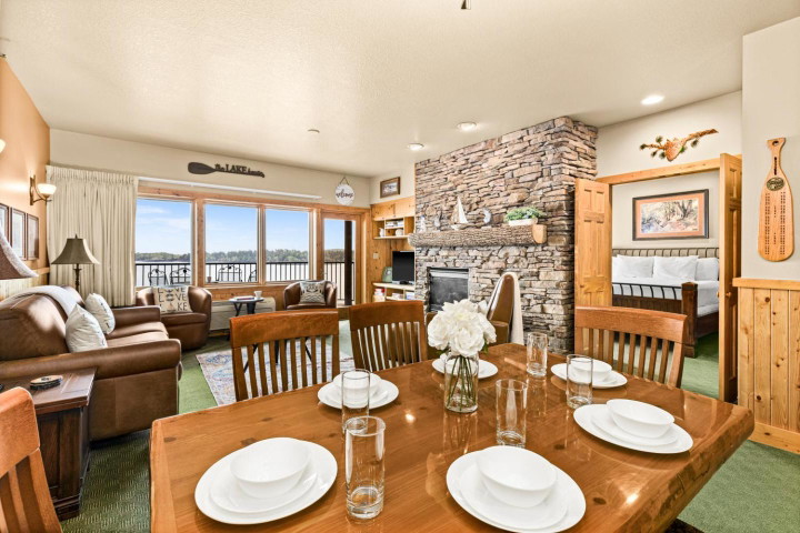 Amazing Superior Lake View Condo And Heated Pools - Two Harbors, MN
