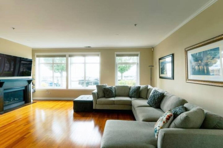Waterfront 2bd Next To Pike Place With Private Patio - Seattle, WA